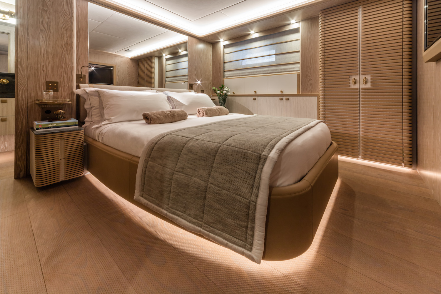 Yacht Explorer Babbo, Cantiere Delle Marche | CHARTERWORLD Luxury Superyacht Charters